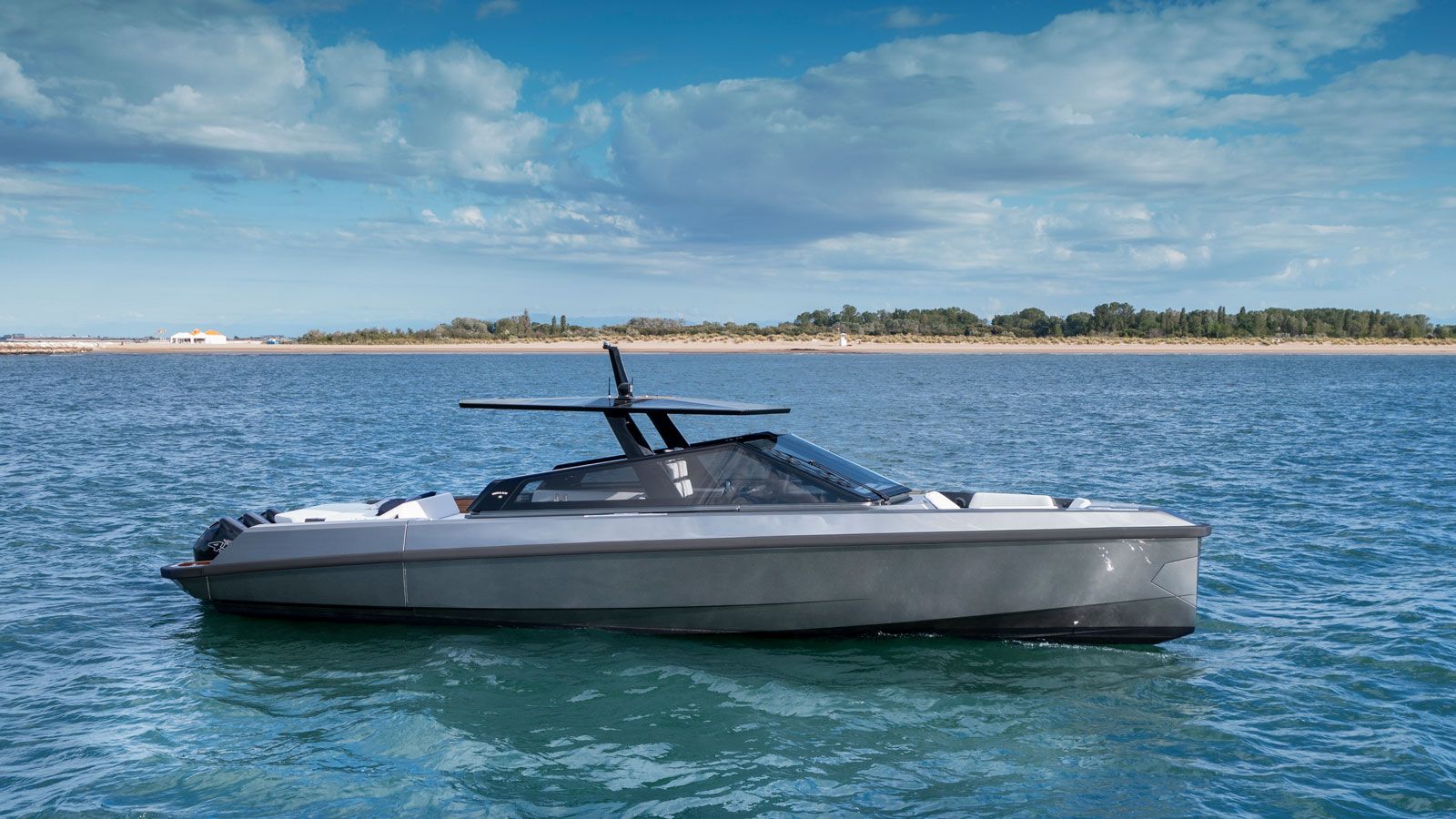 On board the futuristic 43WallyTender X